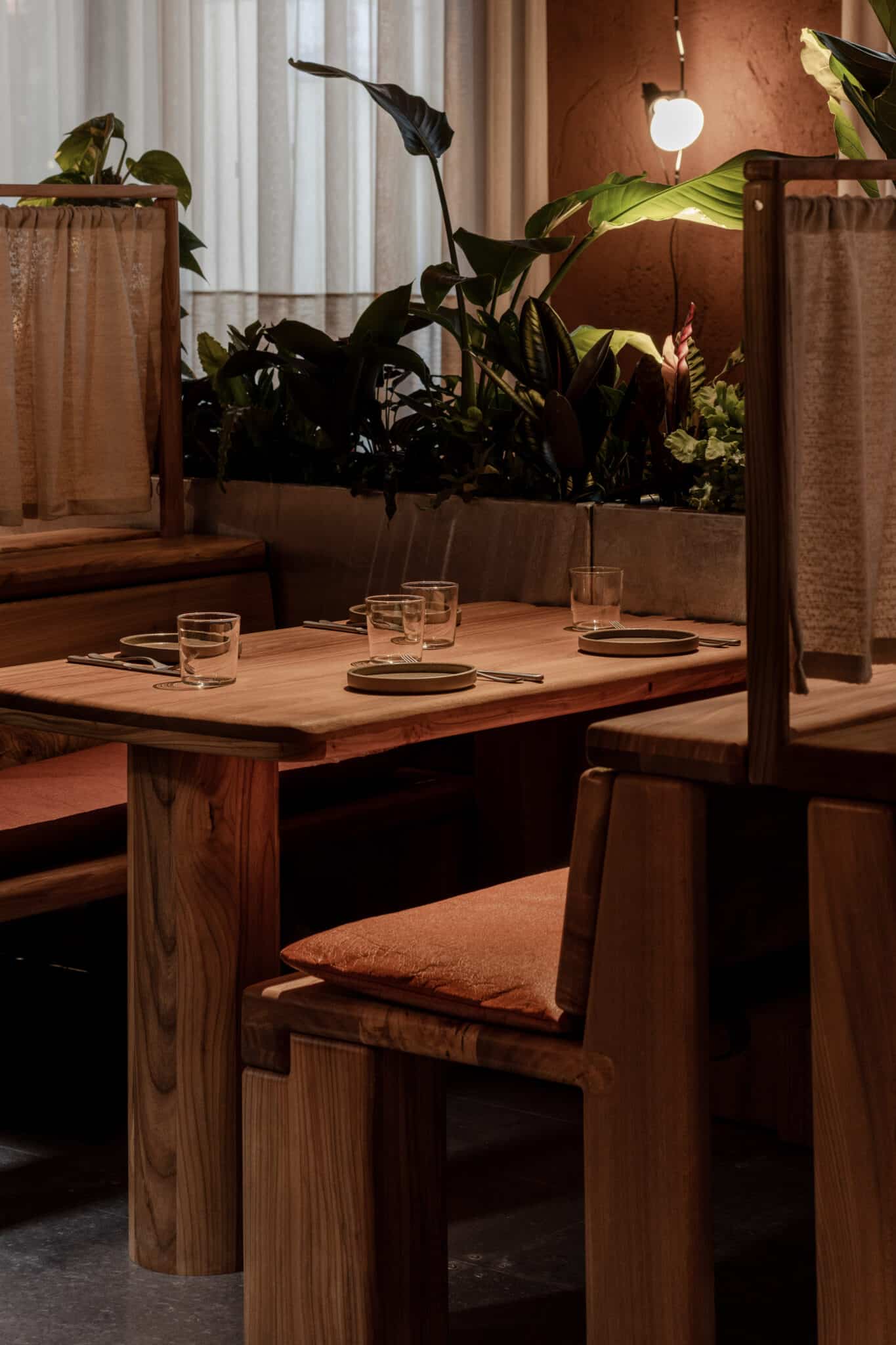 Ara | All-Day Dining in Aldgate East — Lunch, Dinner & Weekend Brunch